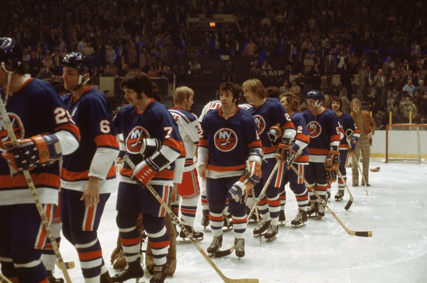 Dear Santa, grant us a New York Islanders-Rangers playoff series, please