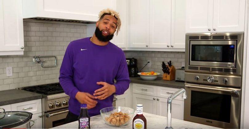 Giants' Odell Beckham Jr. cooks his favorite Super Bowl snack (Video)