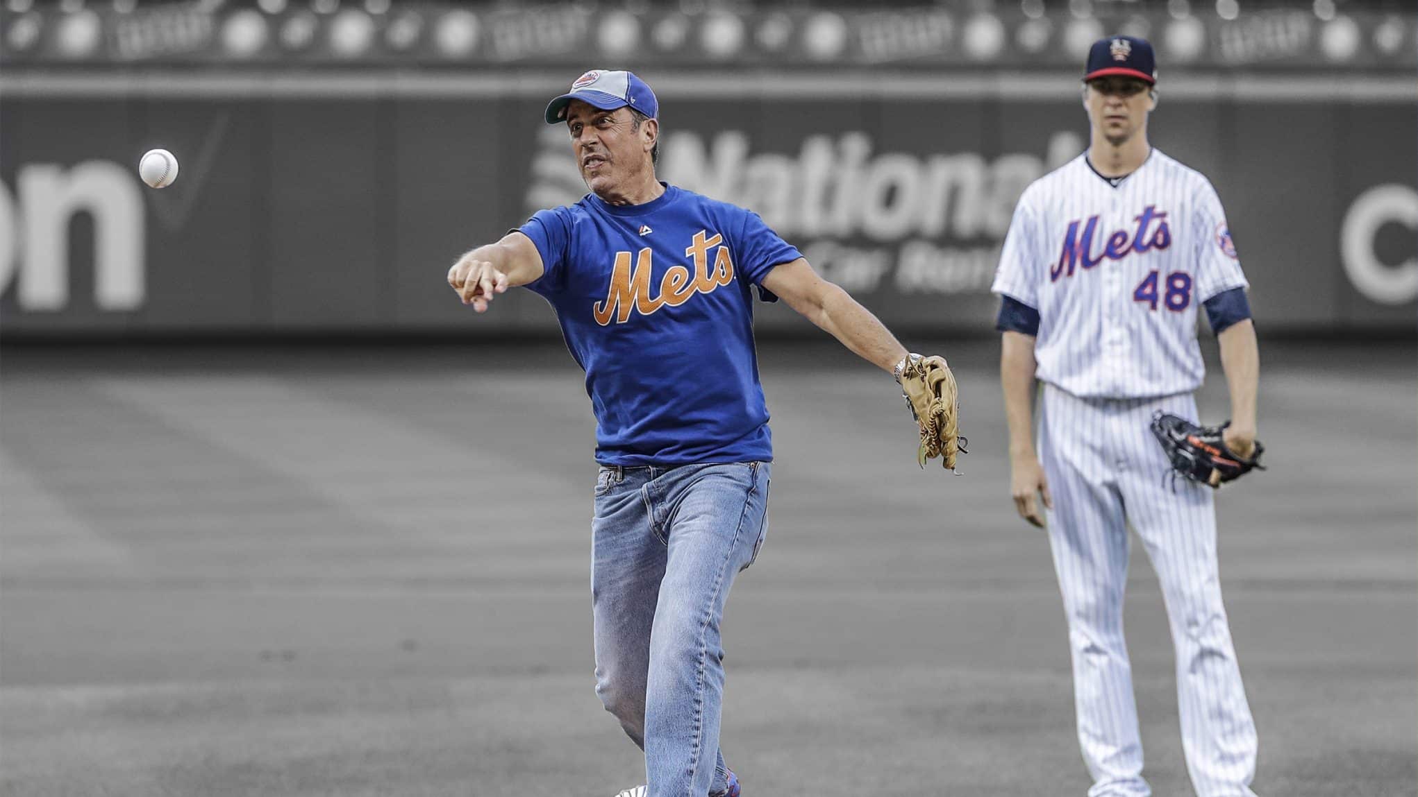 Jerry Seinfeld throws out dynamite first pitch for the New York Mets ...
