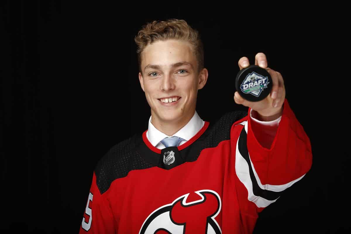 New Jersey Devils to sign Tyce Thompson