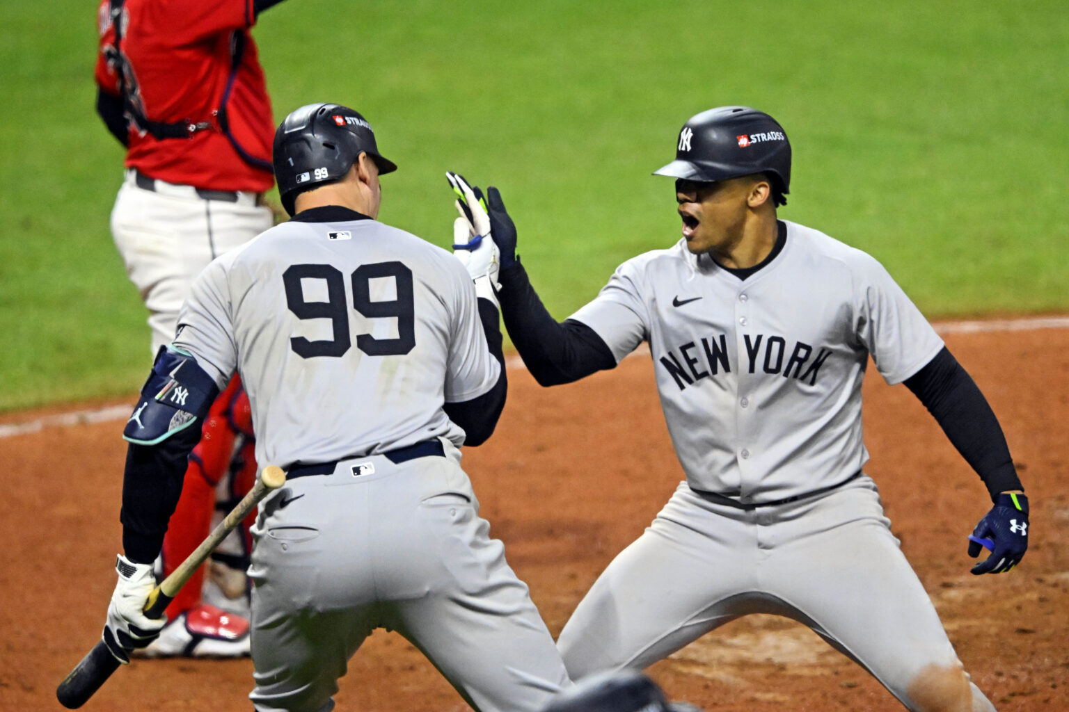 Start spreading the news, New York Yankees win the AL Pennant!