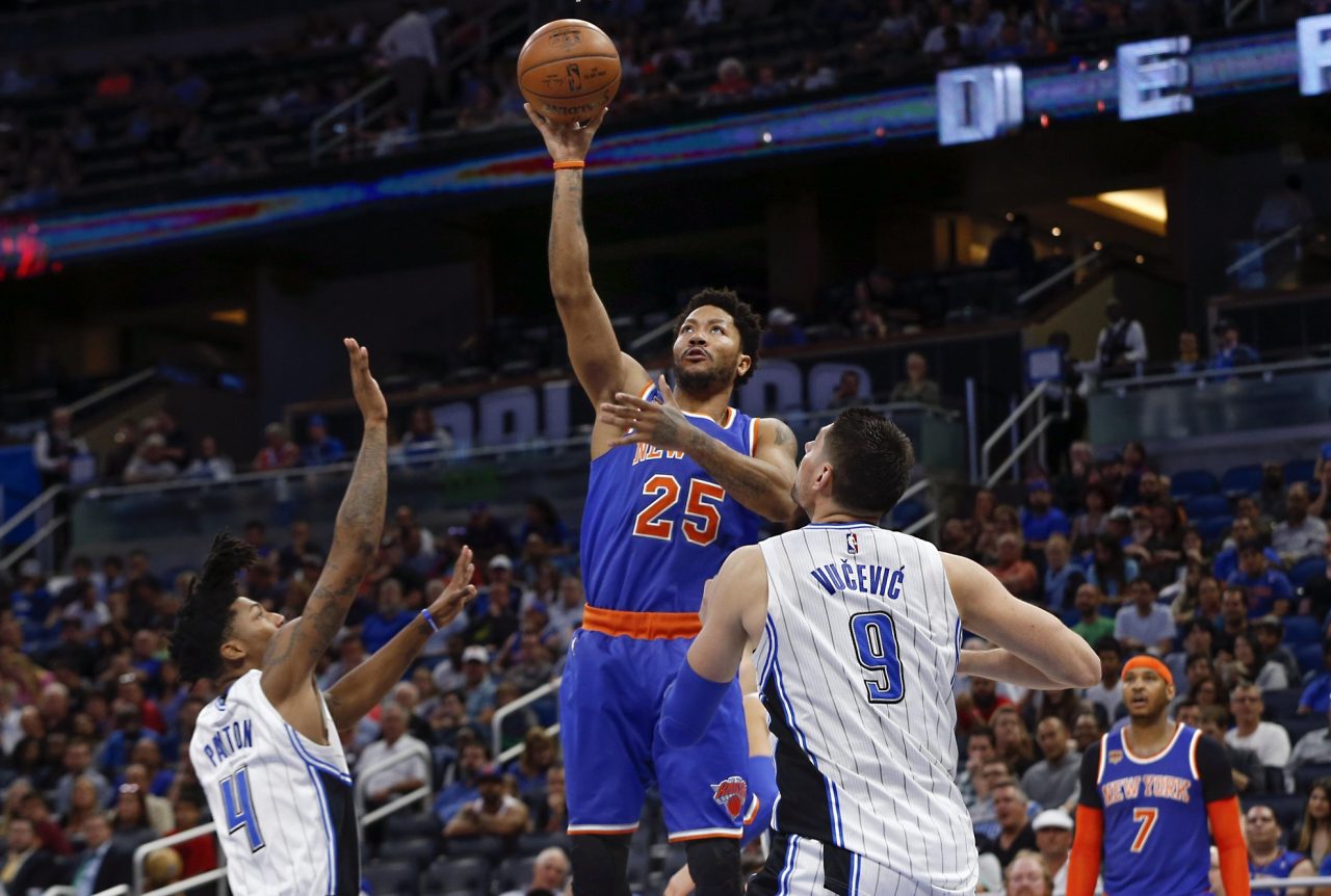 New York Knicks' Derrick Rose is preparing his three-point shot for the ...