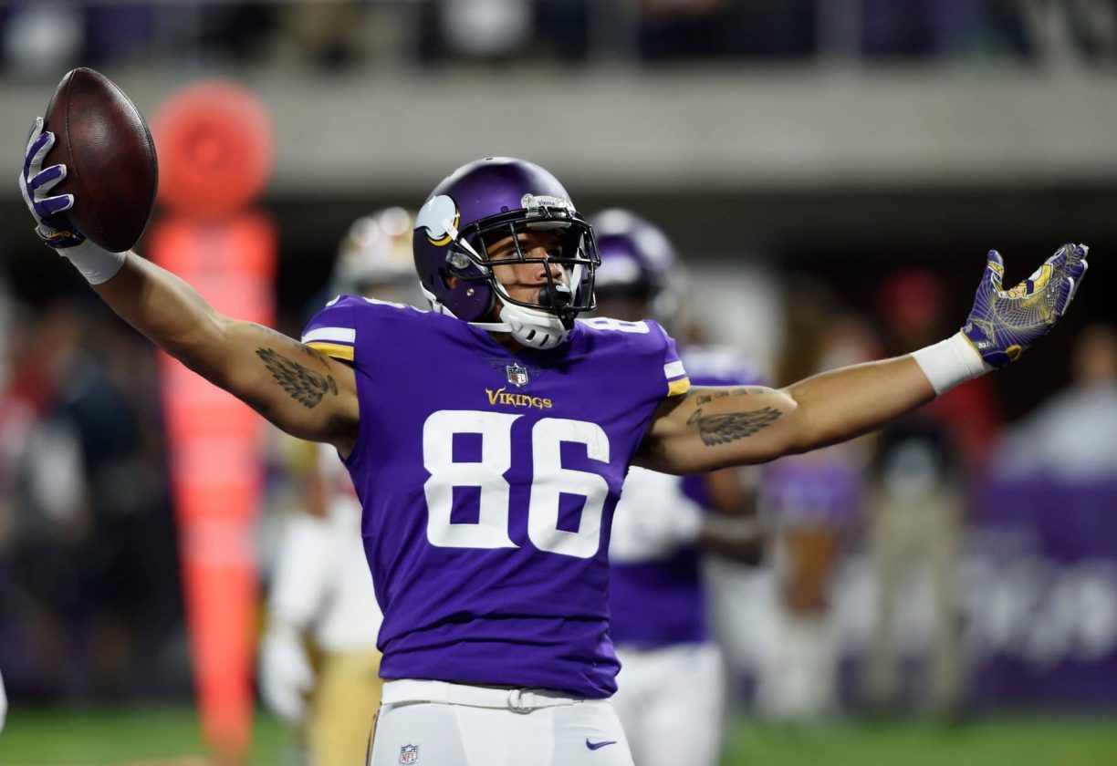 New York Giants claim Kyle Carter off waivers from Minnesota Vikings